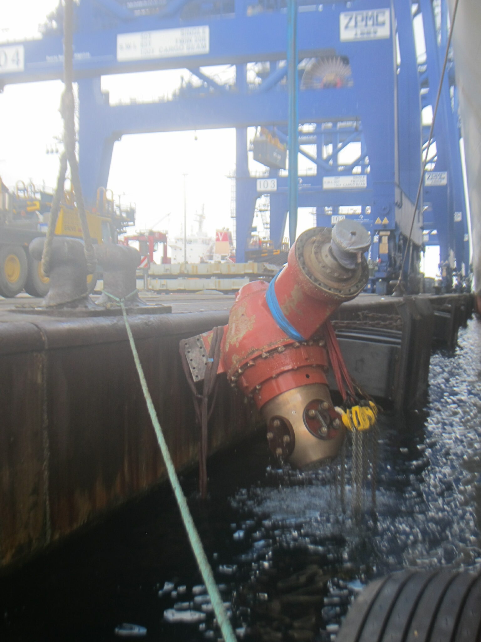 Underwater bow thruster operation in Algeciras - Hydrex