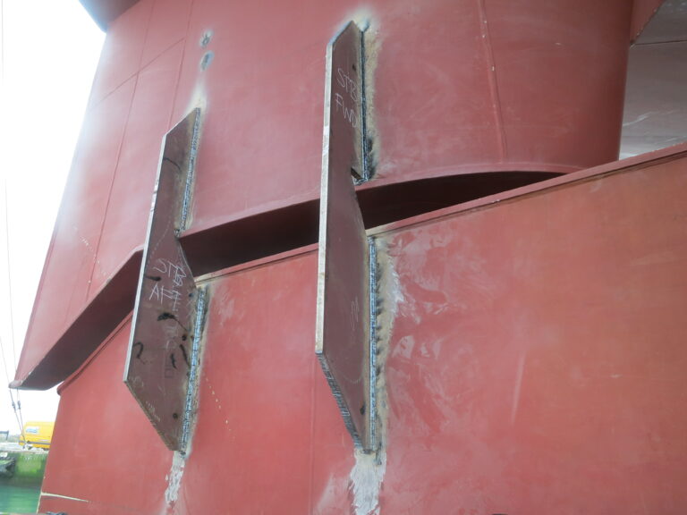 Emergency afloat rudder operation in Le Havre - Hydrex